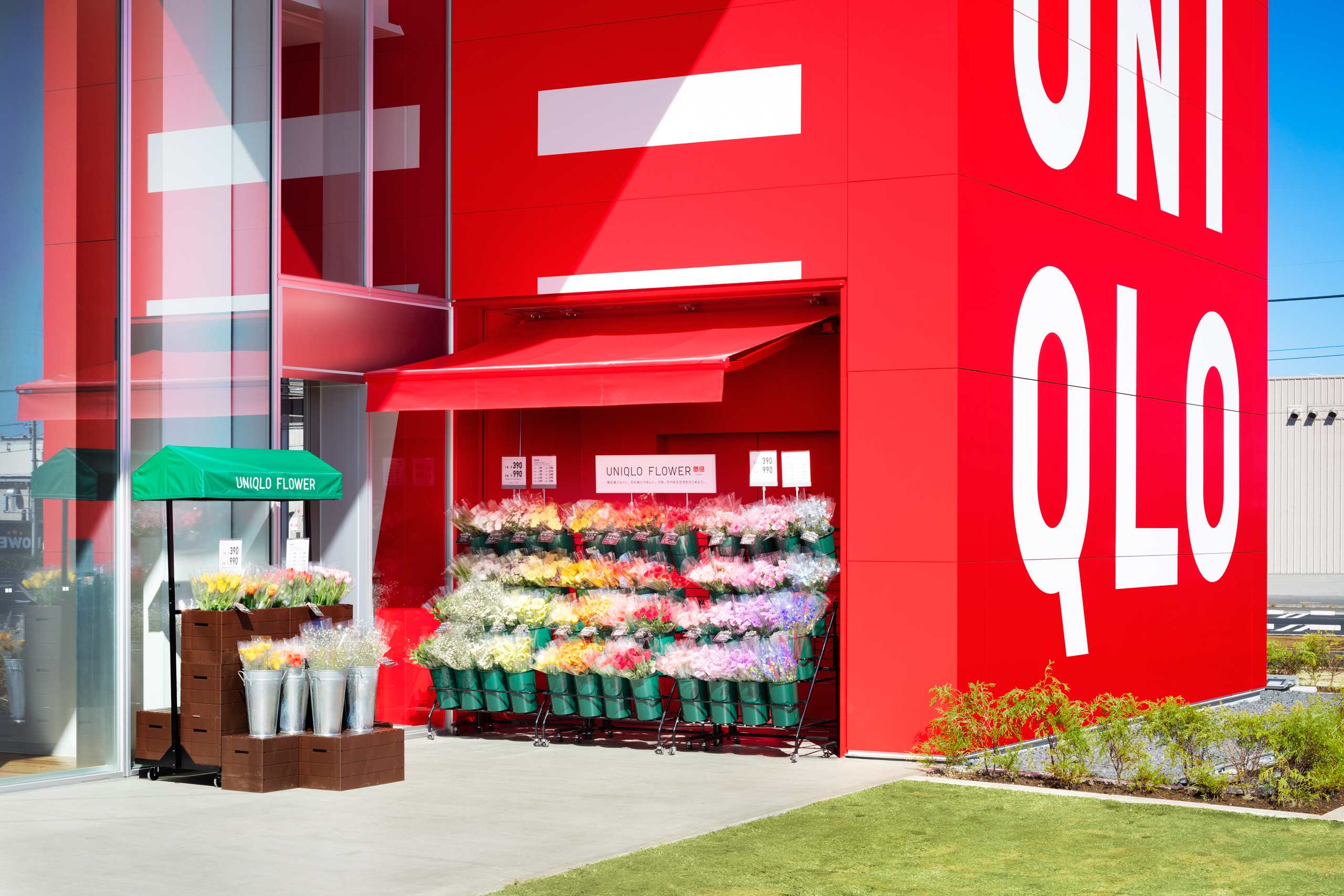 Uniqlo Japanese Logo Uniqlo Operator Upbeat On Europe, N.America After